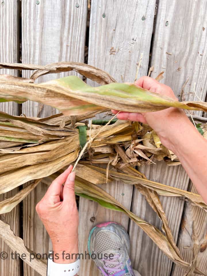 How To Make A Fall Garland with Dried Corn Stalks Decor Ideas