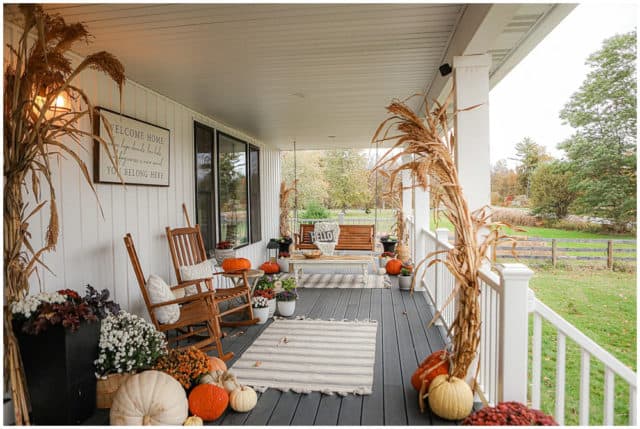 11 Best Cozy Front Porch Ideas for Fall Outdoor Seating Areas