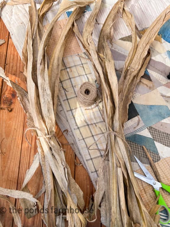 How To Make A Rustic Corn Husk Wreath for Cheap