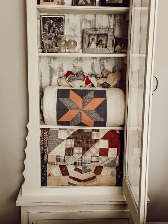 15 Ways To Add Cozy Vintage Charm: Decorate with Antique Quilts