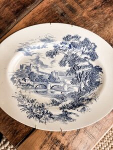 Unique Plate Wall Decor: Vintage Style Display Ideas