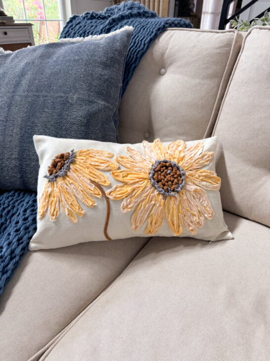 Beautiful Sunflower Pillow: Easy No-Sew Project with Scrap Fabrics
