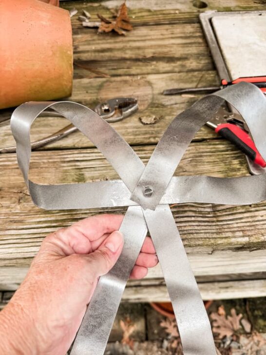Stunning Metal Christmas Tree Bow Tutorial: Easy Tree Topper
